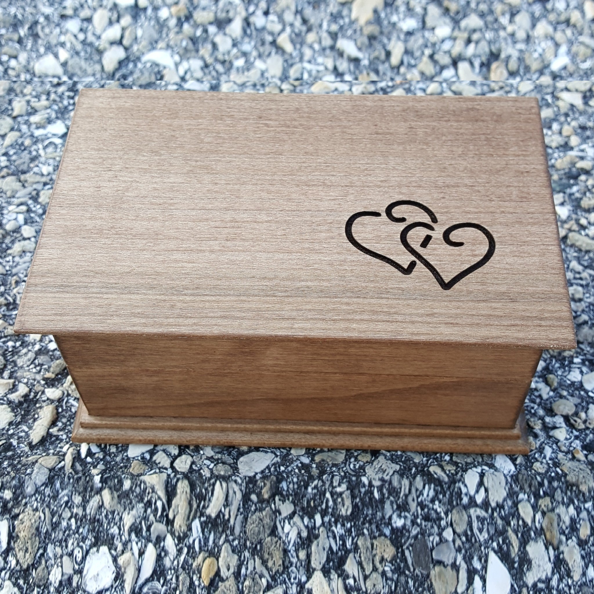 Hearts jewelry box with built in music player, choose color and song ...